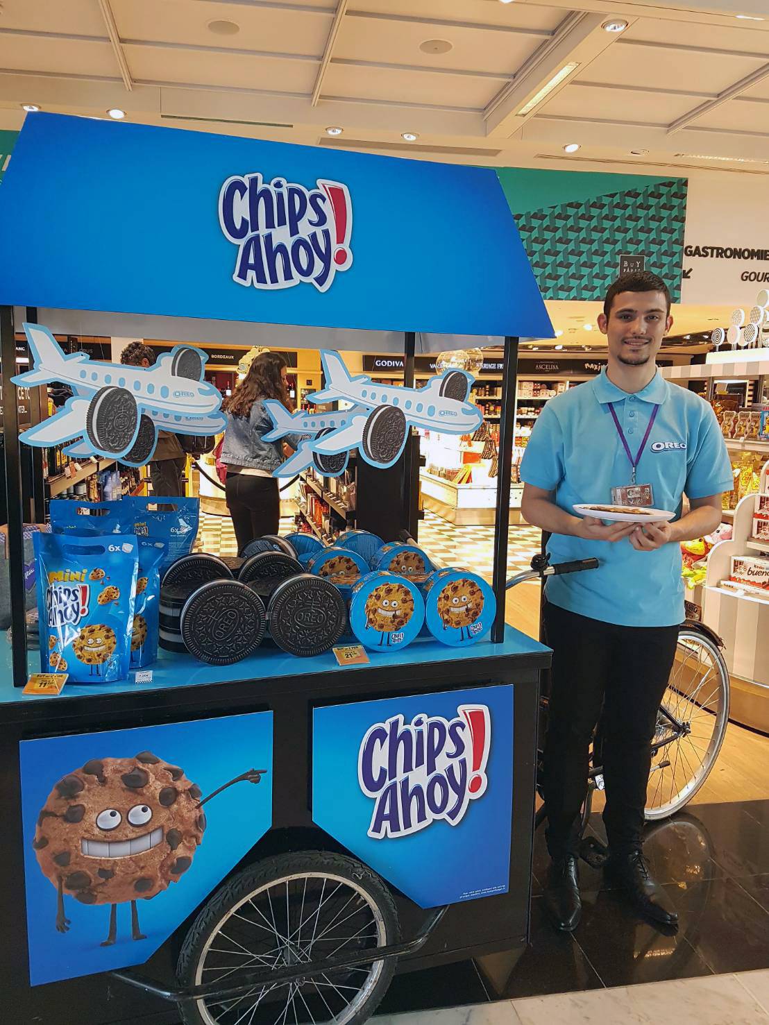 Oreo ‘breaks the biscuit’ with key global airport campaigns
