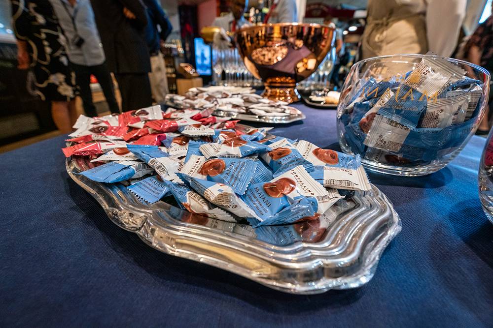 Travel Retail Italiana unveils chocolate sculpture in Bologna Heinemann ...