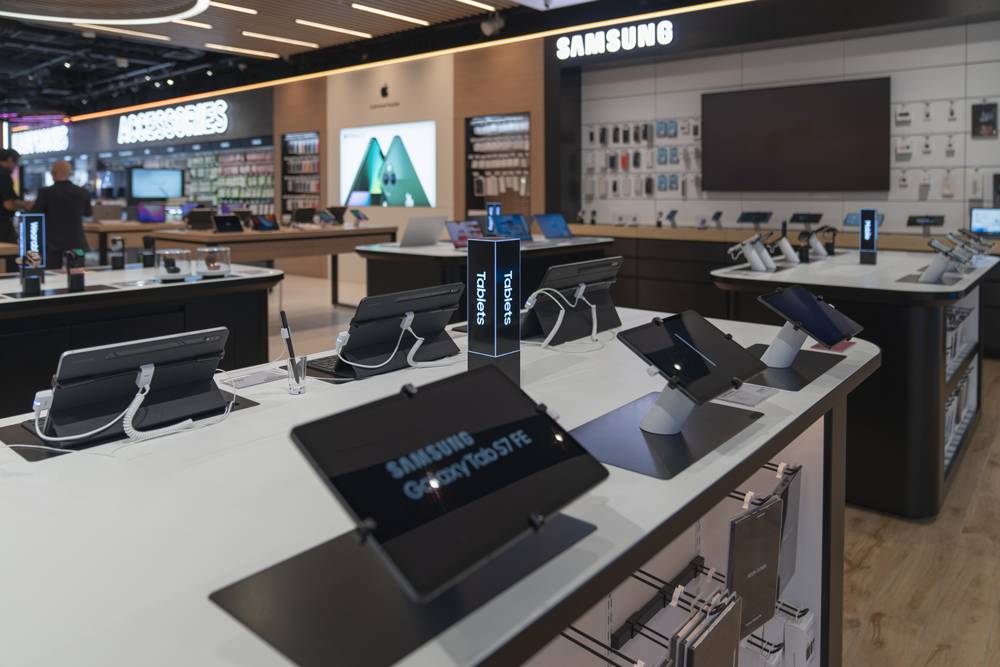 InMotion cuts ribbon on 3,400sq ft tech store at London Heathrow Terminal 5