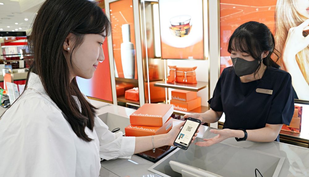 Lotte Duty Free introduces mobile passport DF&TR shopping service