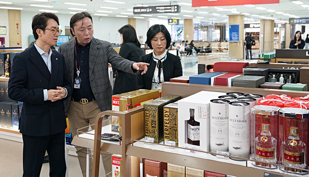Lotte Duty Free launches liquor & tobacco store at Gimpo International ...