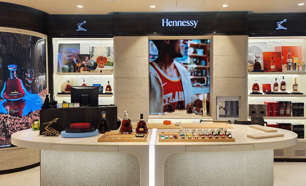 Shilla promotes skus and slashes prices as Incheon T2 liquor store goes ...