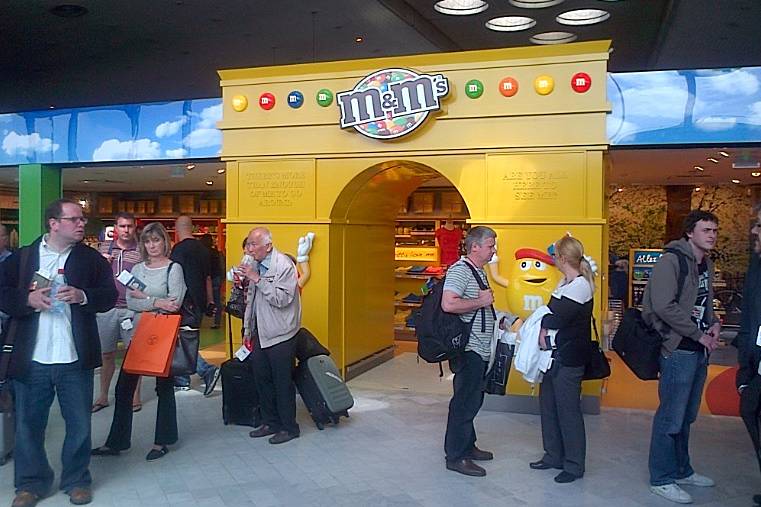 LSTR opens first French M&M's store